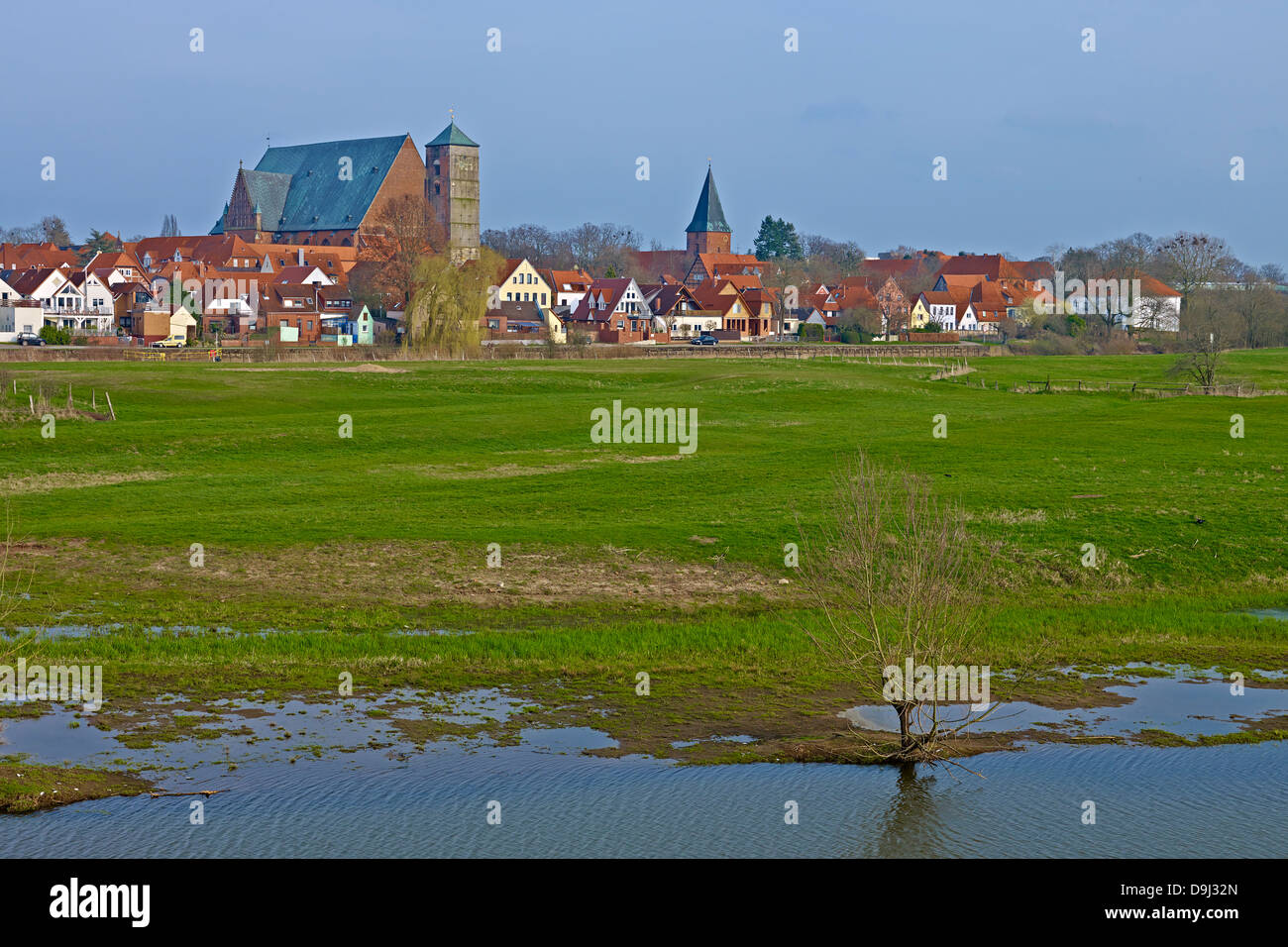 Cityscape with cathedral of Verden on the Aller River, Lower Saxony ...