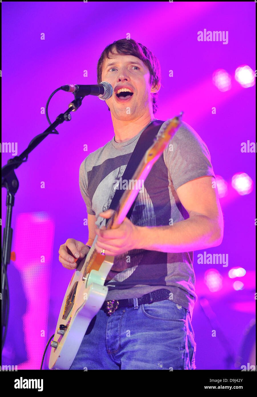 James Blunt performing in concert at Le Zenith Paris, France - 31.03.11 ...