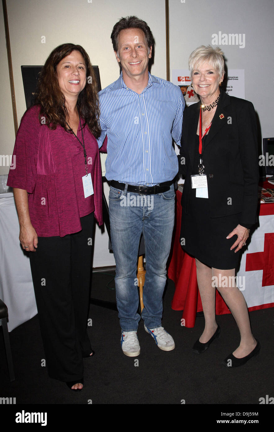 Steven Weber with American Red Cross Staff 2011 GBK Kids' Choice Awards ...