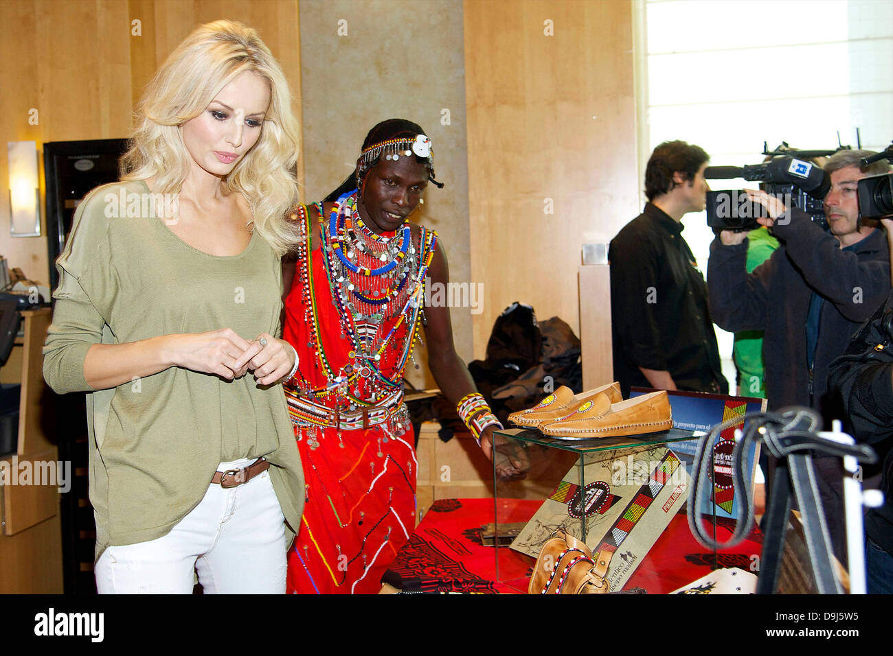 Slovakian model Adriana Karembeu and William Kikanae, chief of the ...