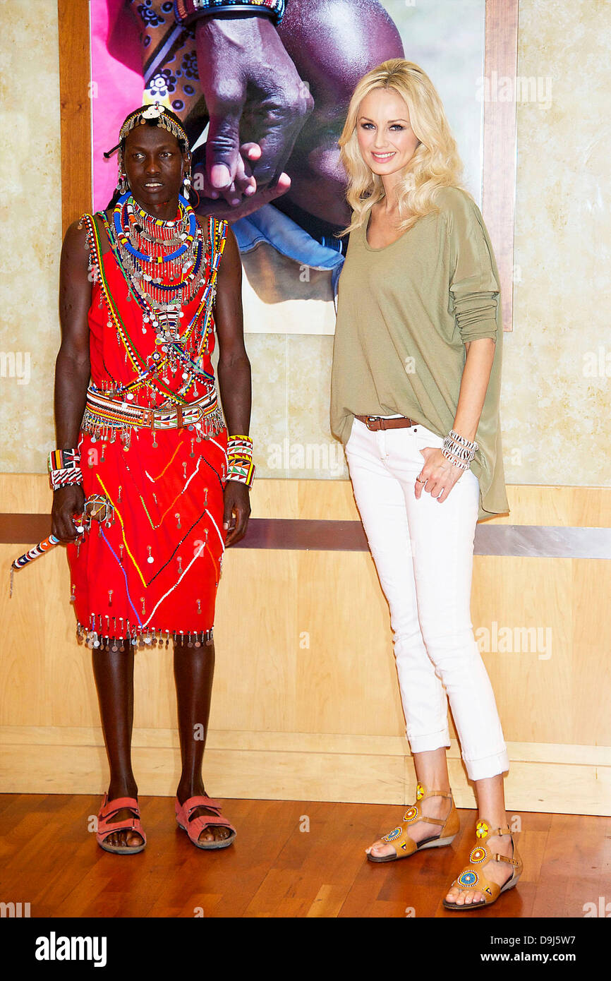 Slovakian model Adriana Karembeu and William Kikanae, chief of the ...