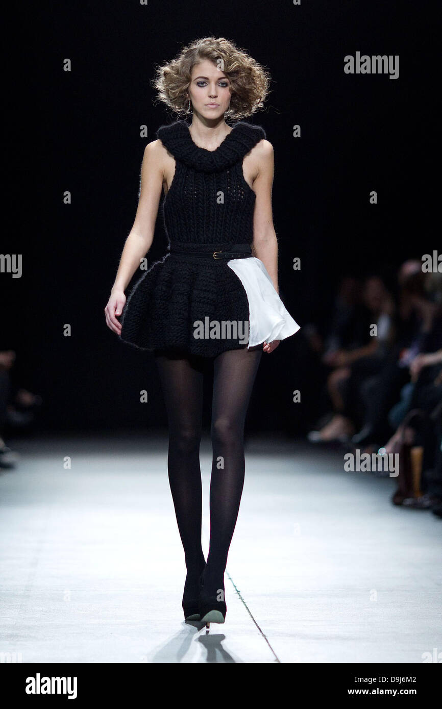 Model LG Fashion Week Fall/Winter 2011 - Angela Chen - Runway Toronto ...