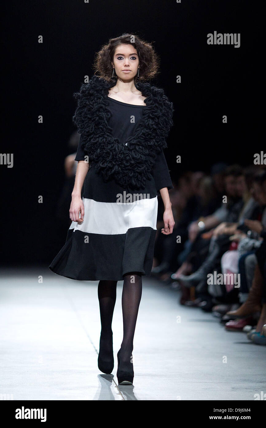 Model LG Fashion Week Fall/Winter 2011 - Angela Chen - Runway Toronto ...