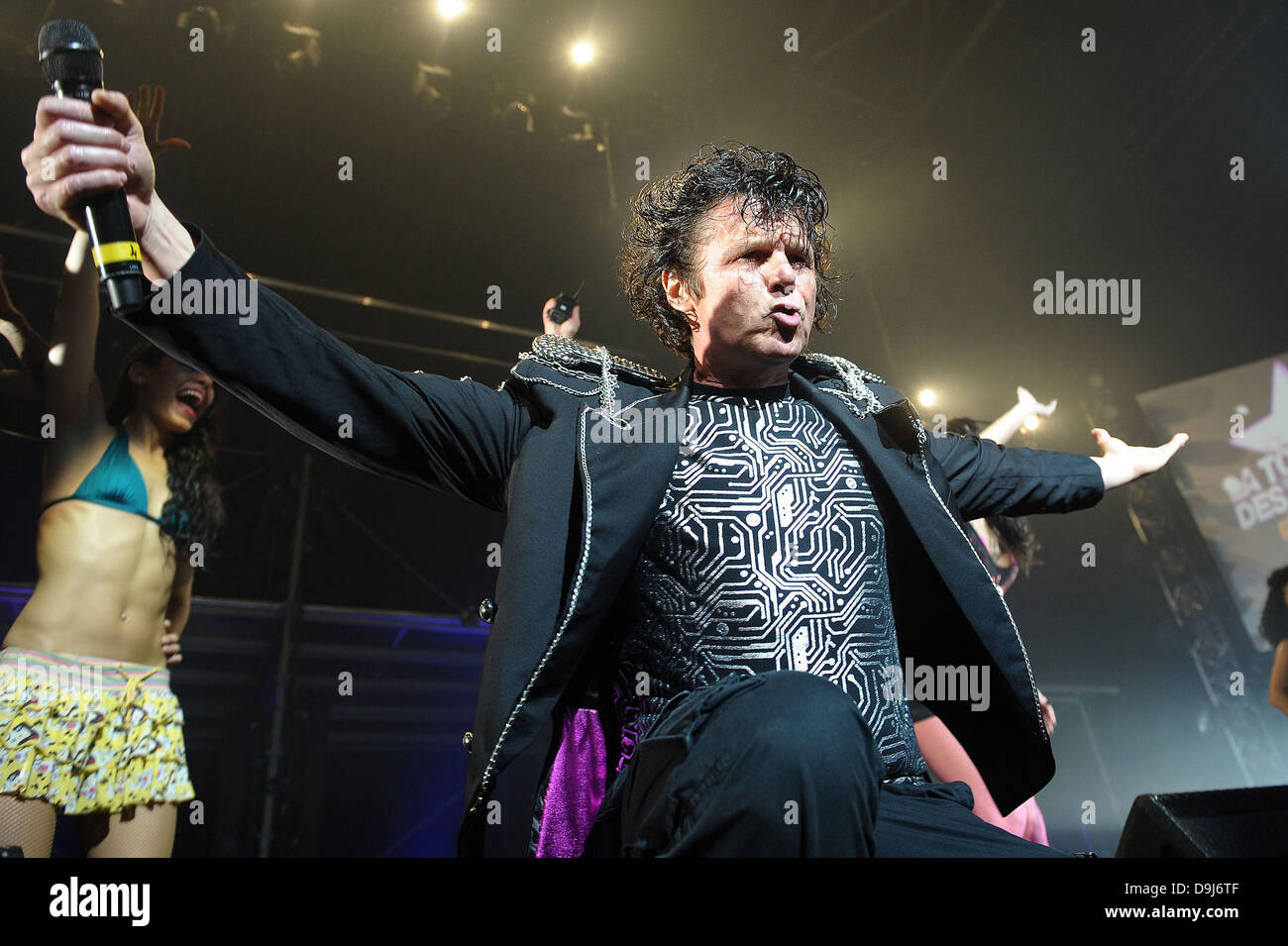 Boris performing at The Round Years 90 Concert at Le Zenith Paris ...