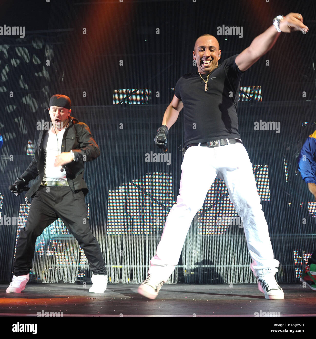 Benny B performing at The Round Years 90 Concert at Le Zenith Paris ...