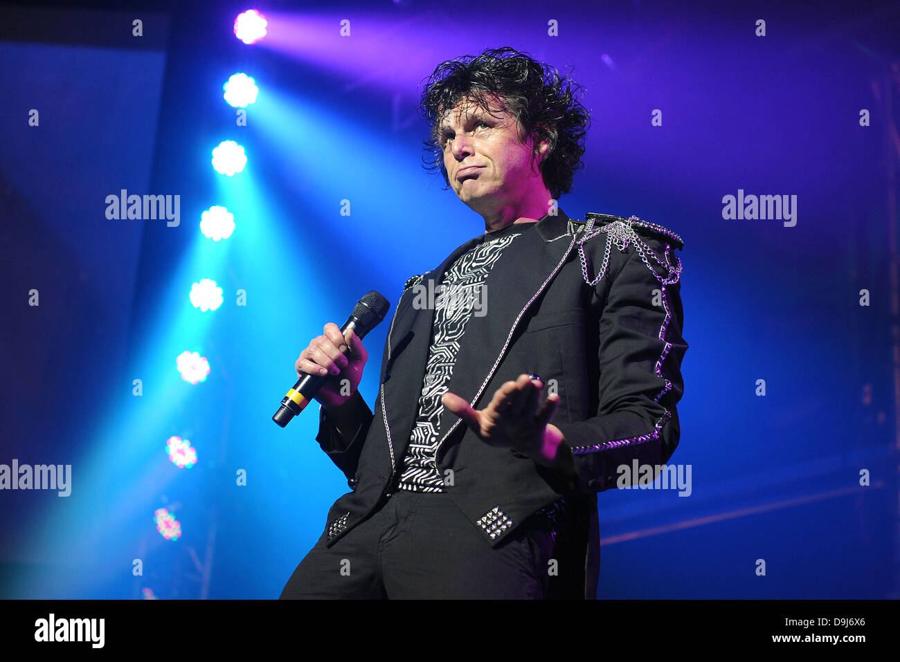 Boris performing at The Round Years 90 Concert at Le Zenith Paris ...