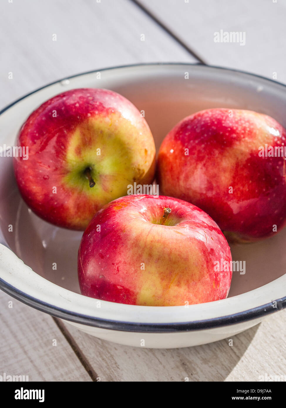 Red apples in a bowl Stock Photo - Alamy