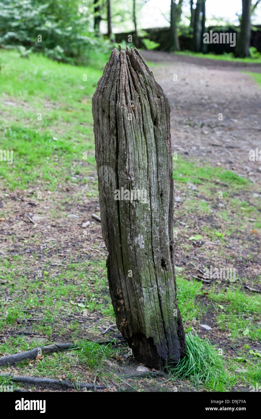 Wooden gatepost hi-res stock photography and images - Alamy