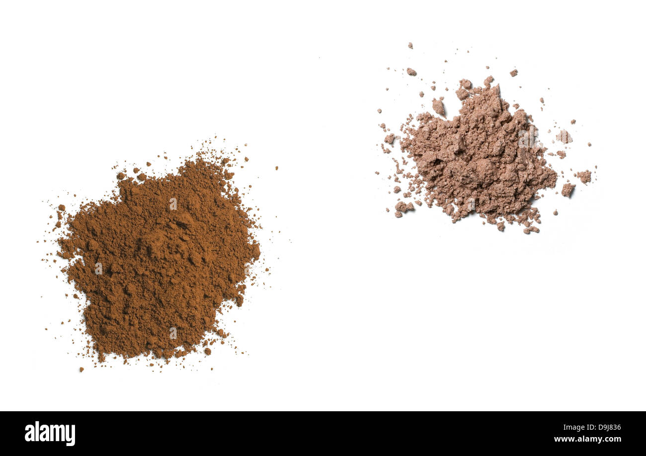 loose powder makeup scatter pile cut out onto a white background Stock ...