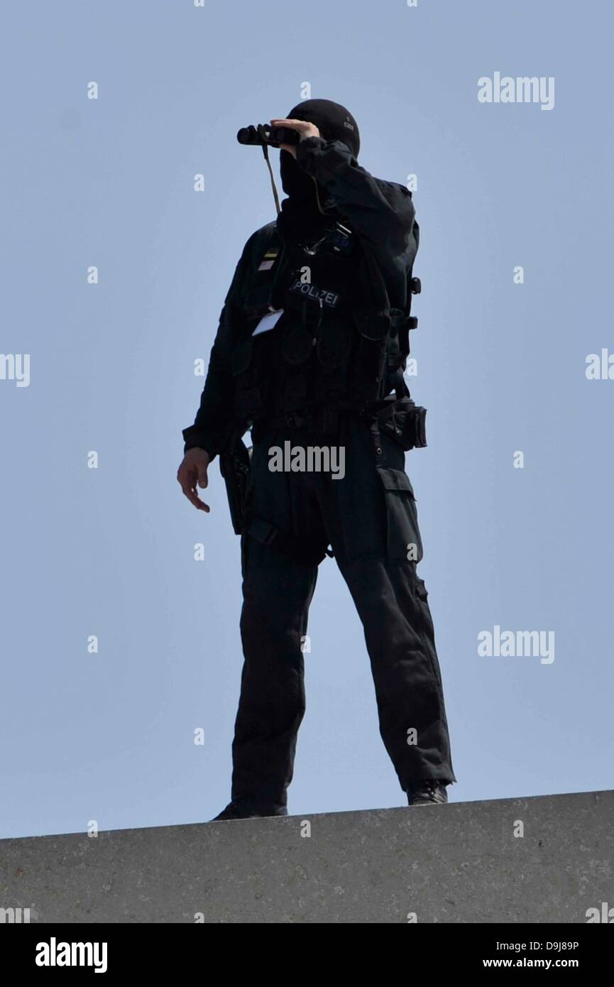 Sniper security hi-res stock photography and images - Alamy