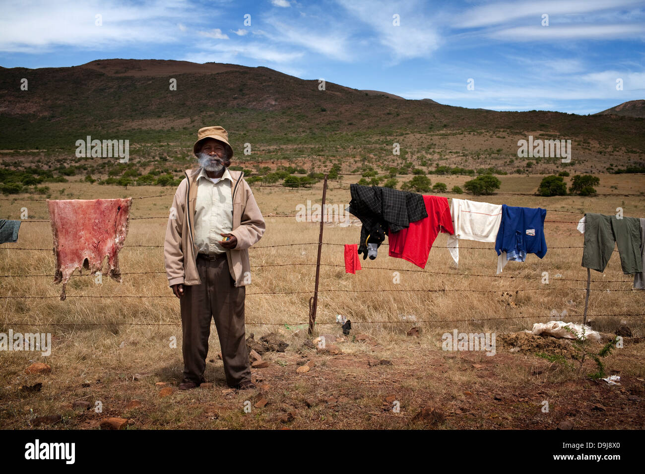 Xhosa man smoking pipe hi-res stock photography and images - Alamy