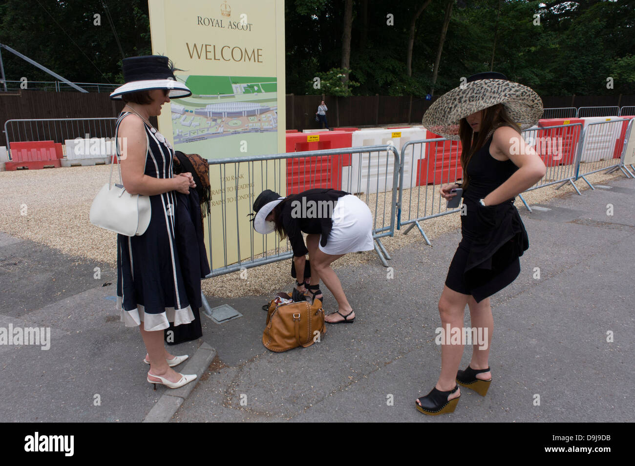 Ladies swap shoes during the annual Royal Ascot horseracing festival in ...