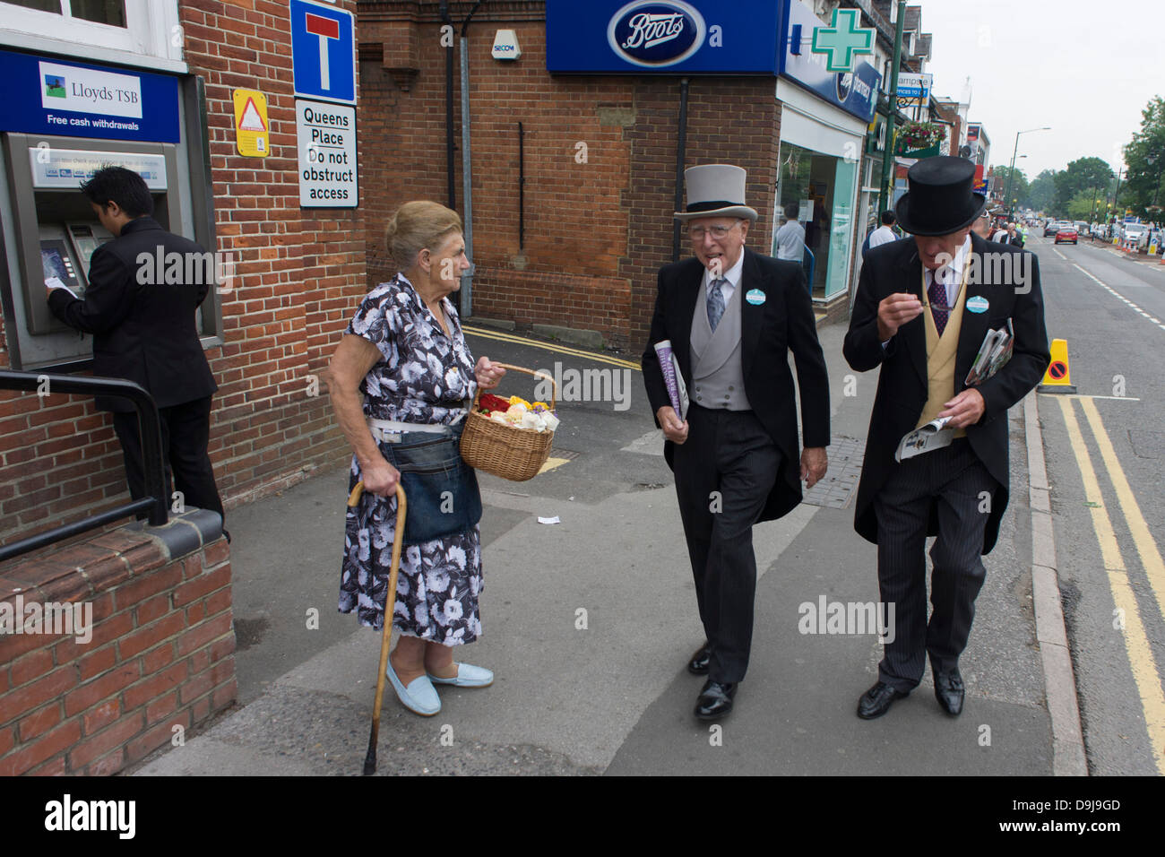 English gentlemen in suits hi-res stock photography and images - Alamy