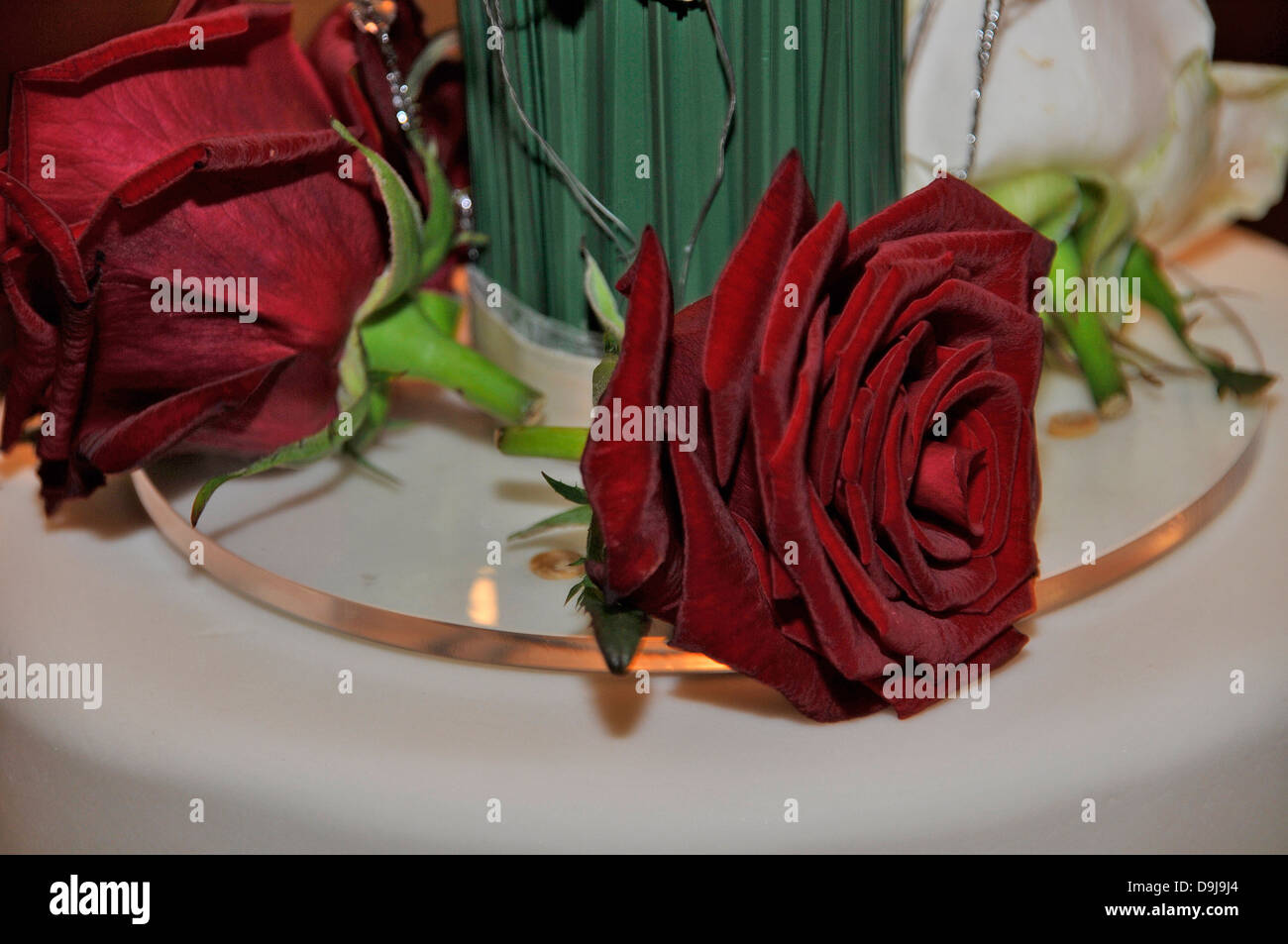 Red Rose table setting Stock Photo - Alamy