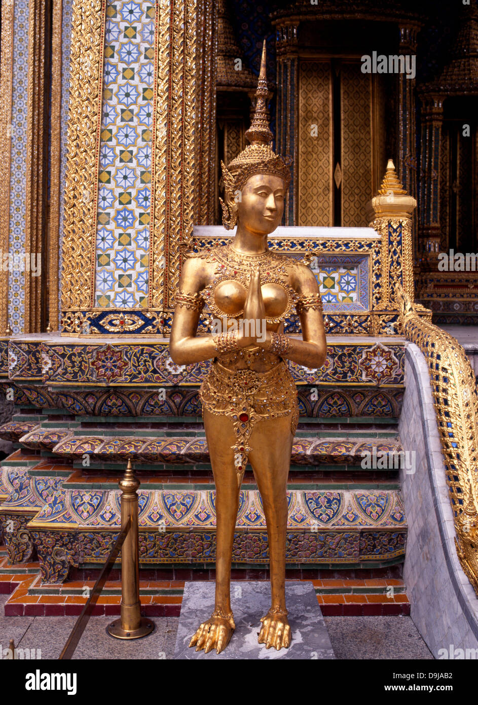 Thai temple mythical creatures hi-res stock photography and images - Alamy