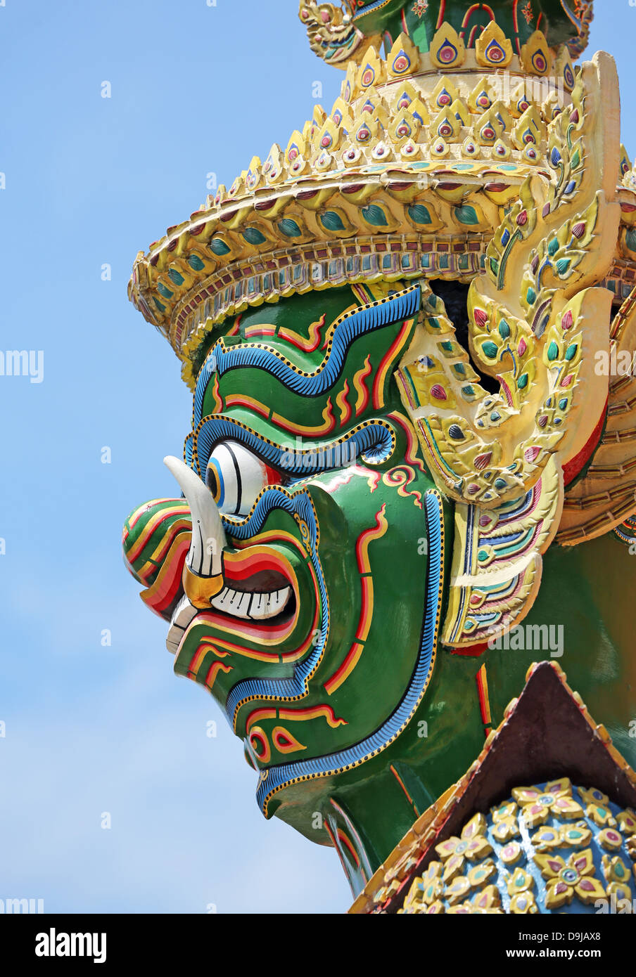 Temple guardian statue hi-res stock photography and images - Alamy