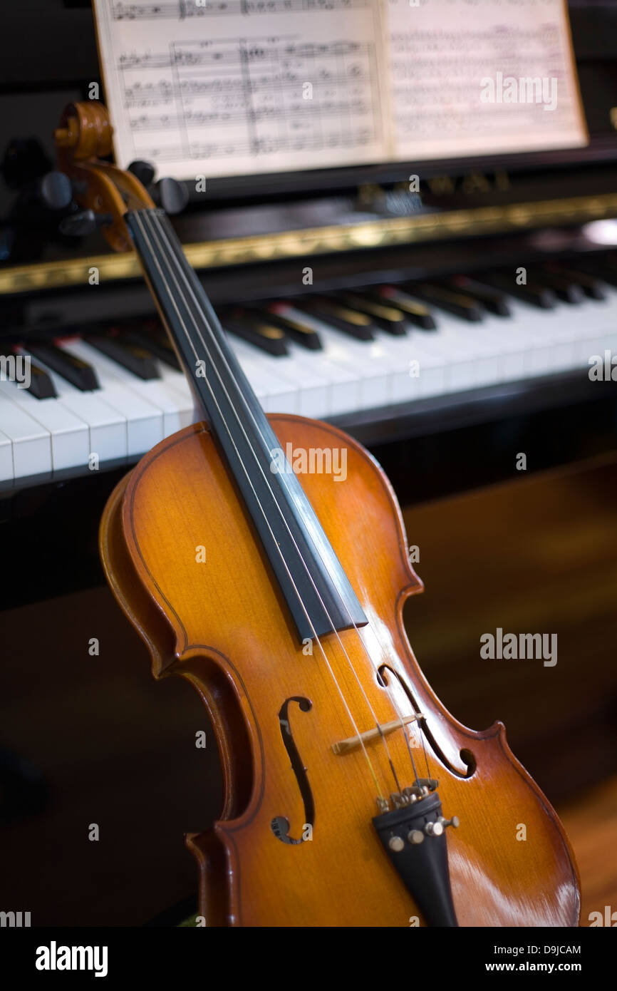 violin and piano Stock Photo - Alamy