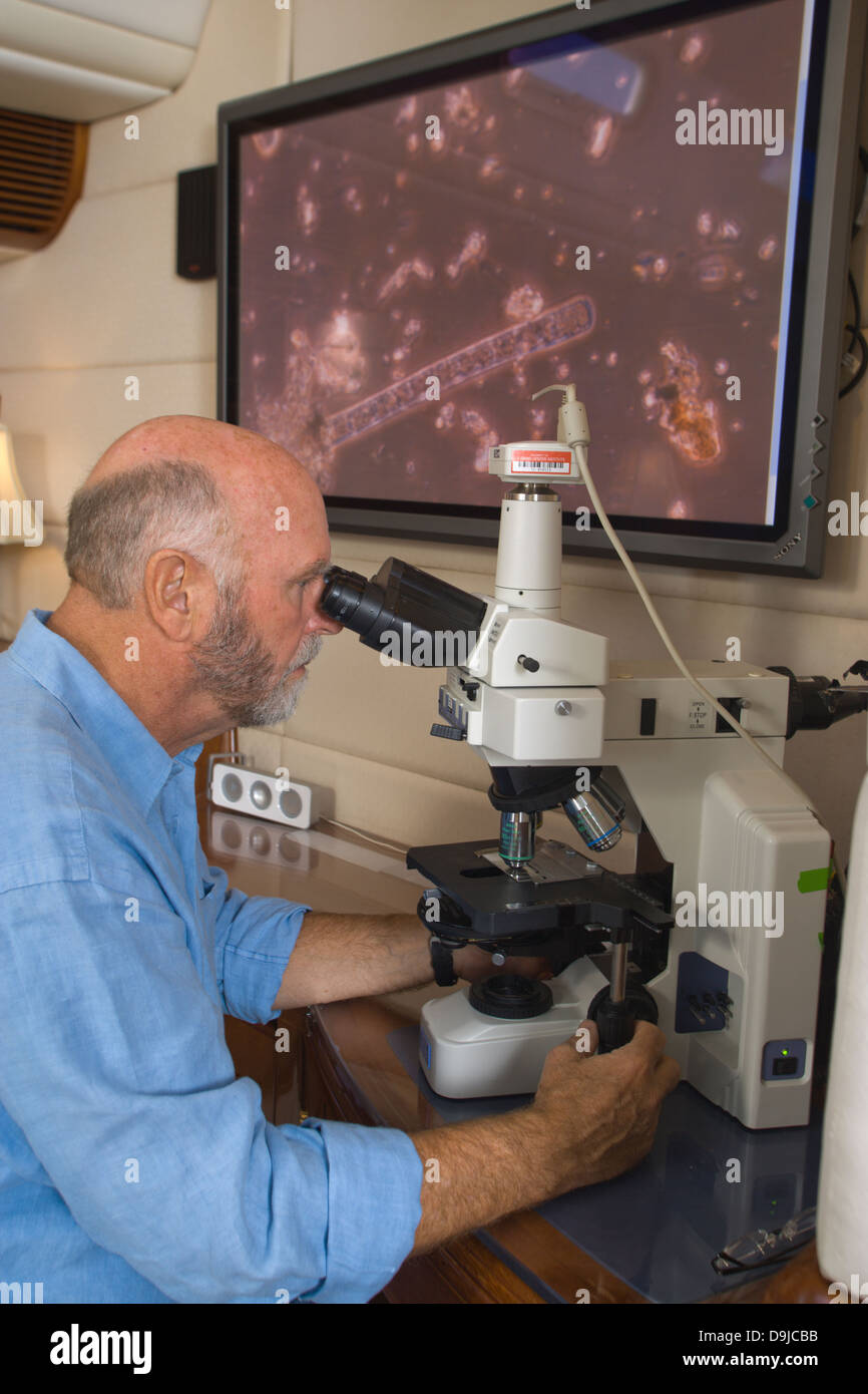 John craig venter hi-res stock photography and images - Alamy