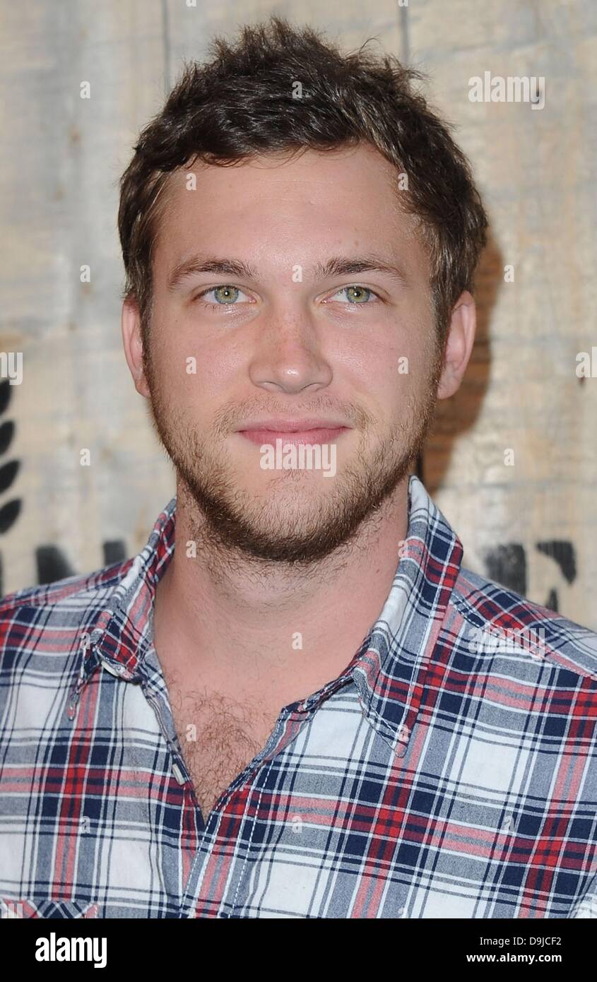 Phillip Phillips Shirtless