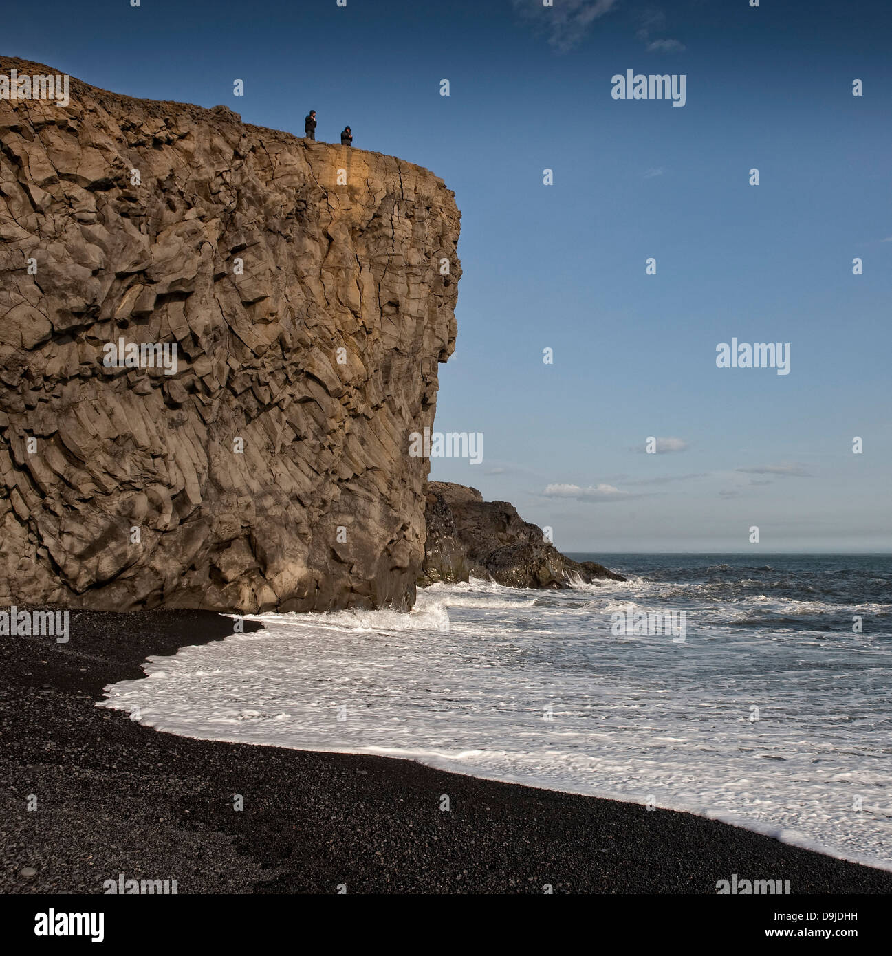 Black sand beach cliffs hi-res stock photography and images - Alamy