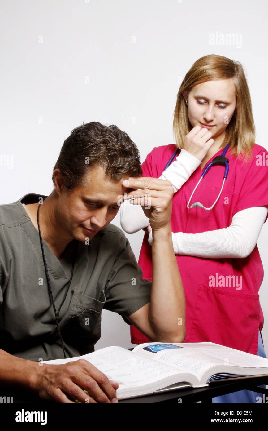 Medical students learning anatomy hi-res stock photography and images ...