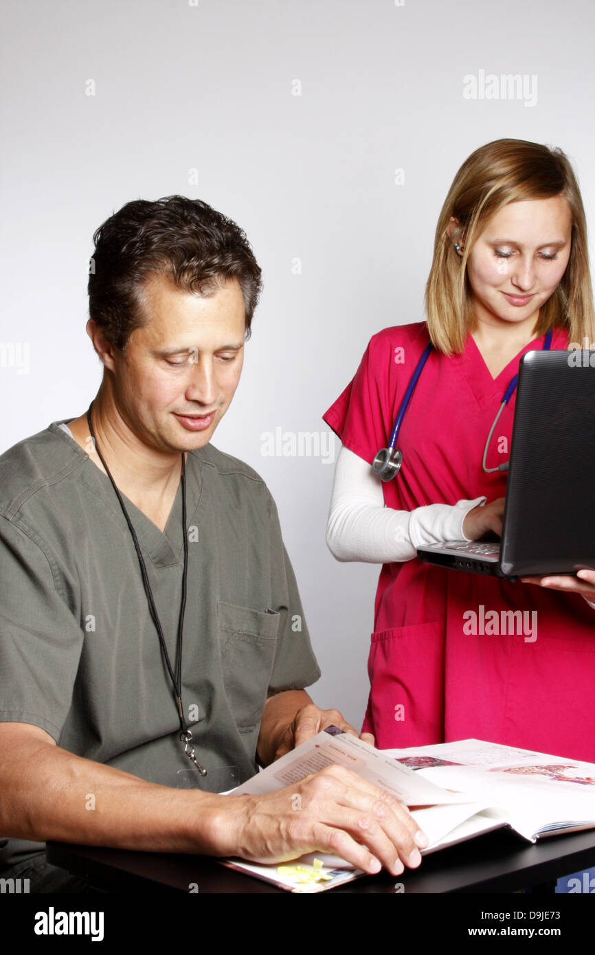 Medical students learning anatomy hi-res stock photography and images ...