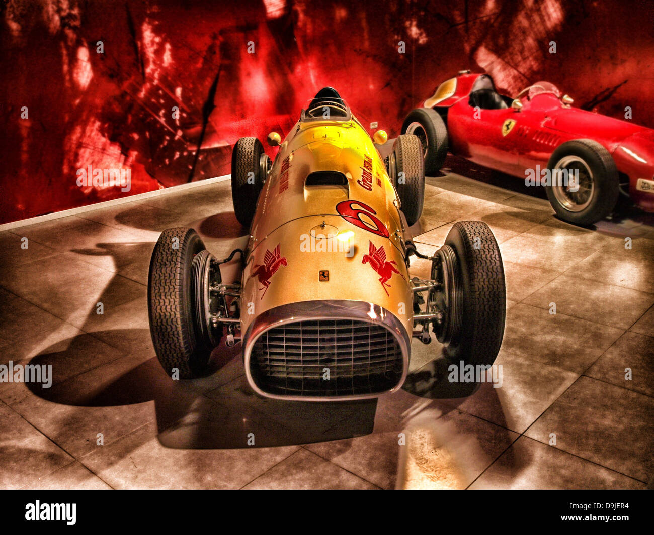 The 1952 Ferrari racing car is a vintage sports car known for its ...