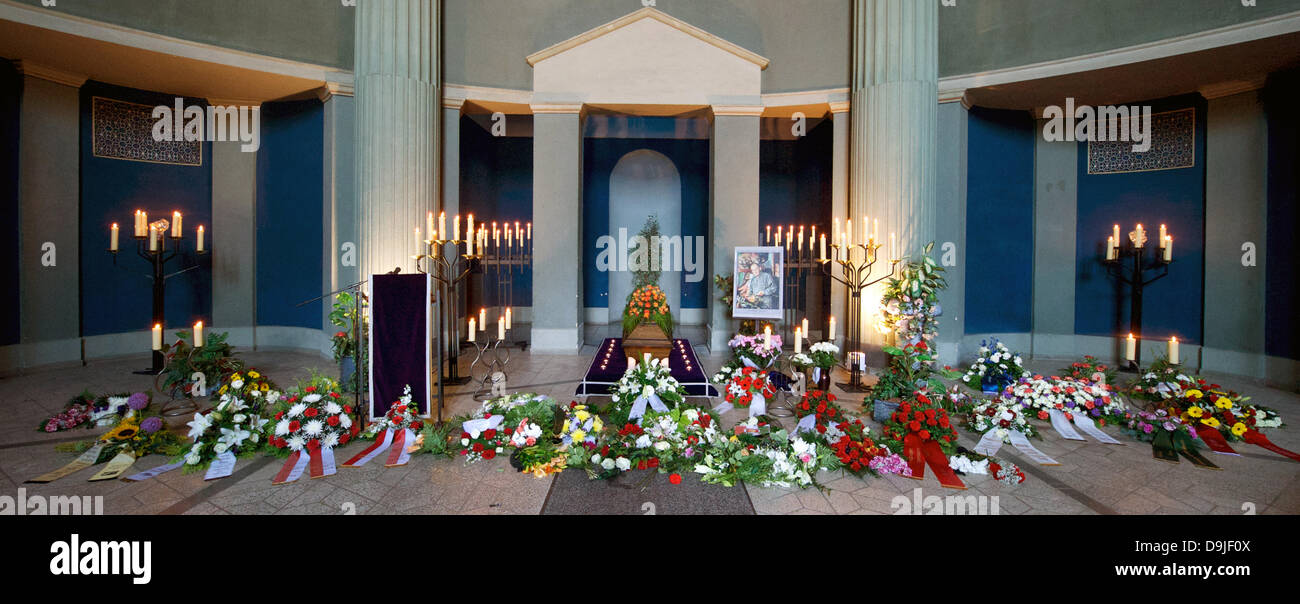 The coffin of painter Willi Sitte (1921-2013) in Halle, Germany, 20 ...