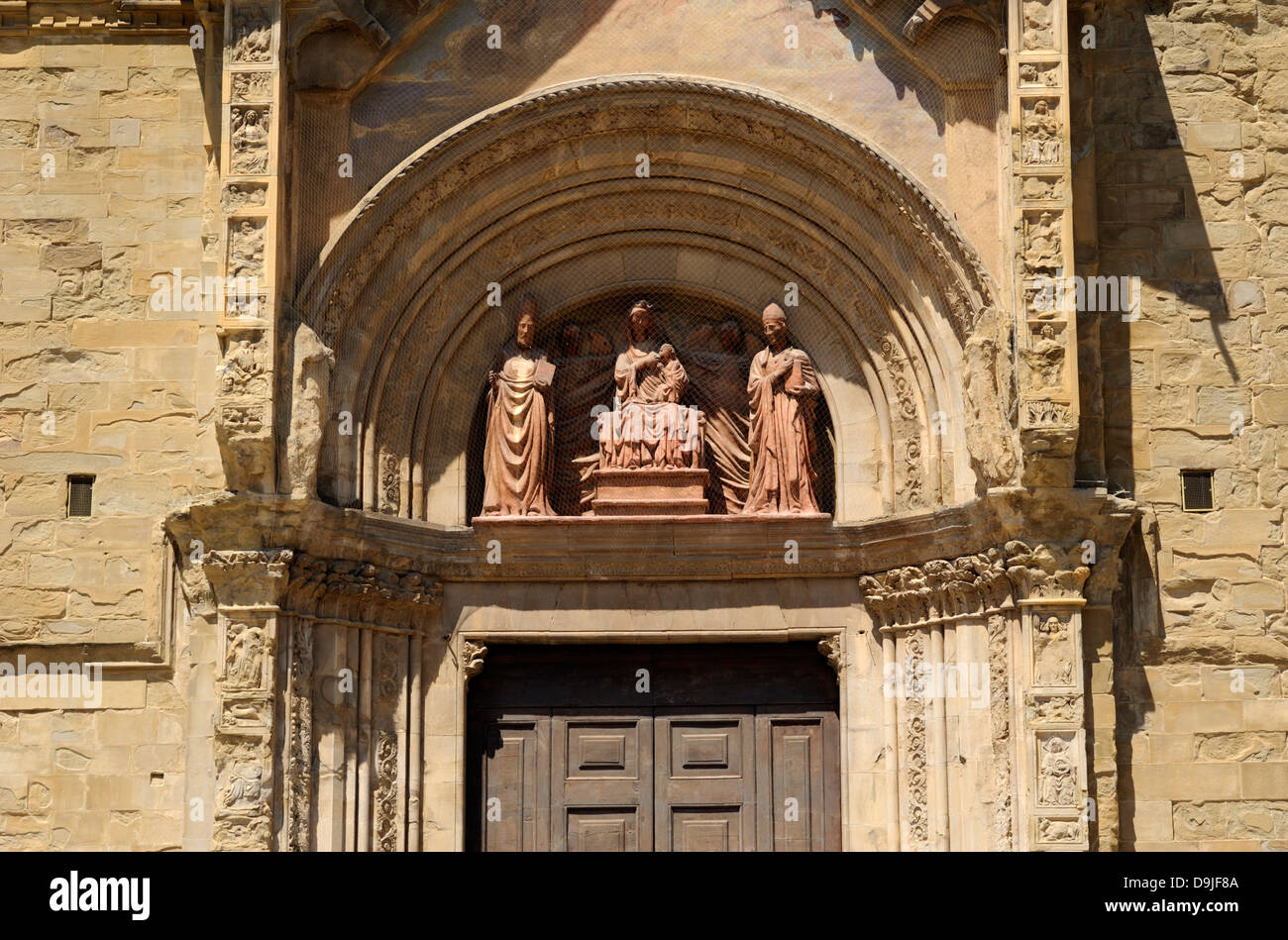 Side romanesque doorway hi-res stock photography and images - Alamy