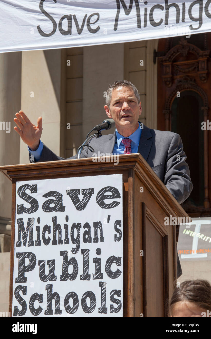 Public speaking speaker hi-res stock photography and images - Alamy