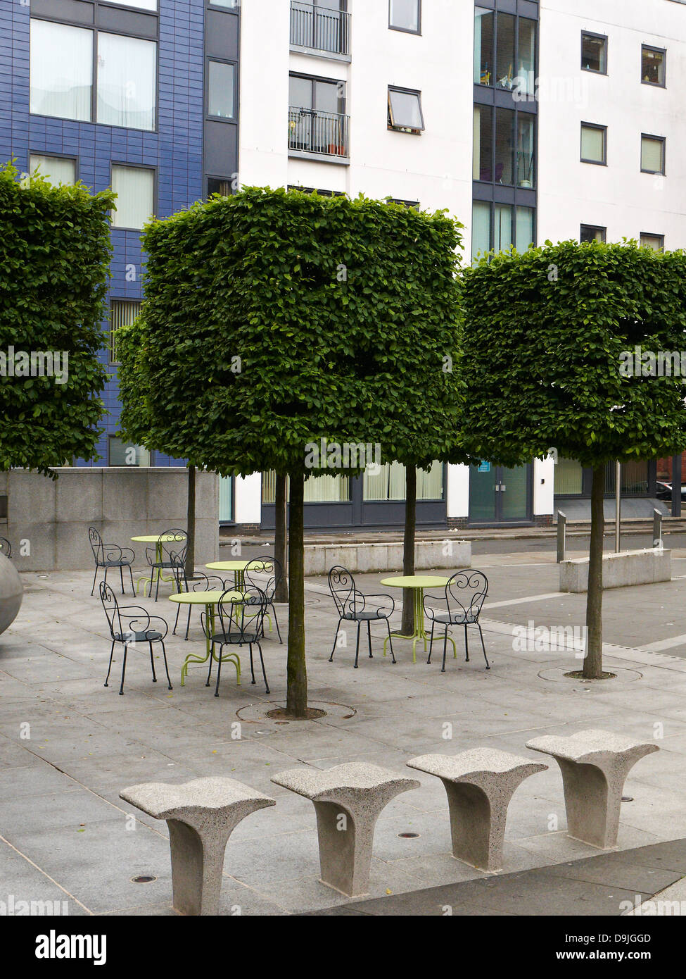 Square trimmed trees hi-res stock photography and images - Alamy