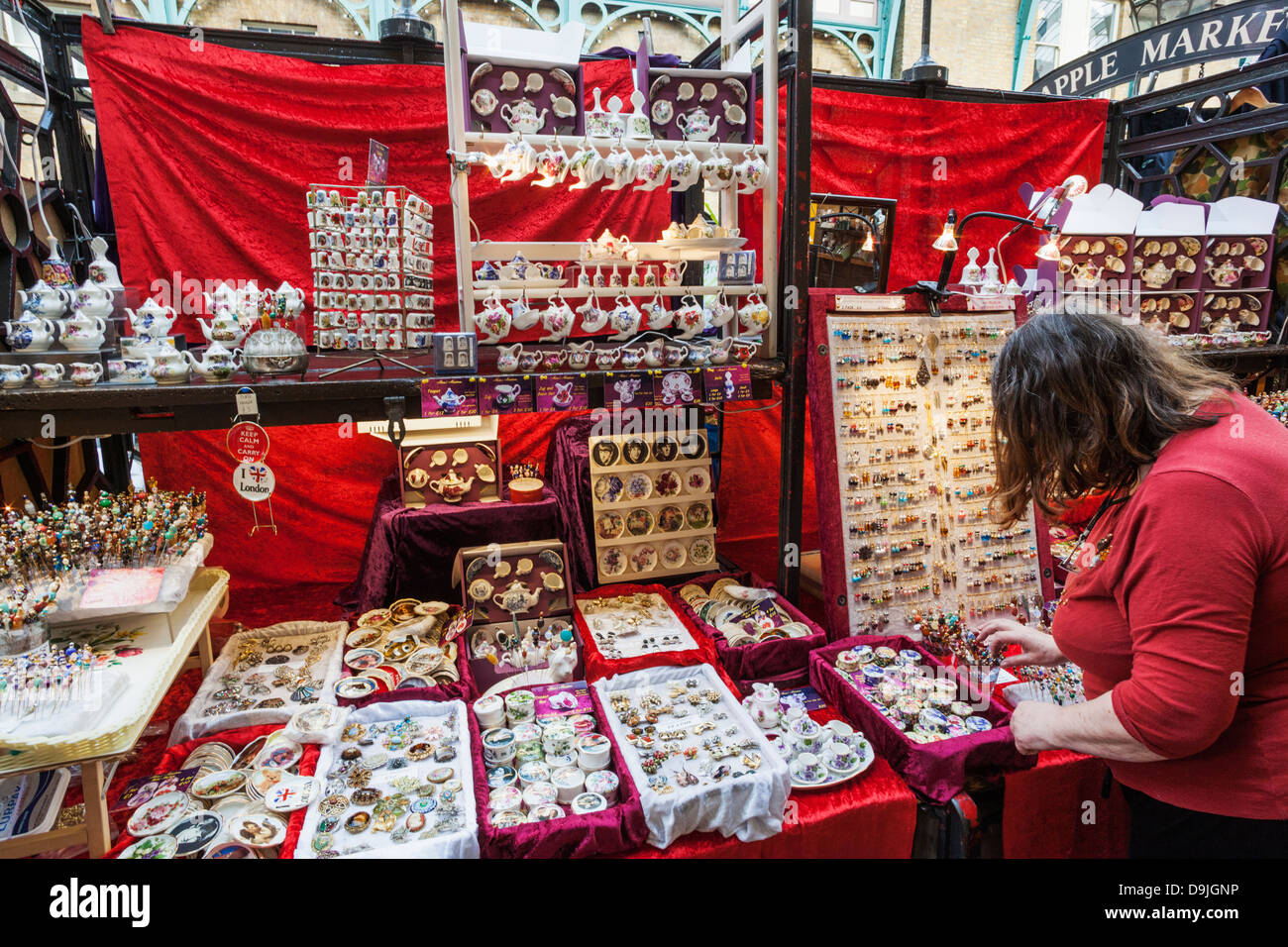 England, London, Covent Garden, Antique Stall Display Stock Photo - Alamy