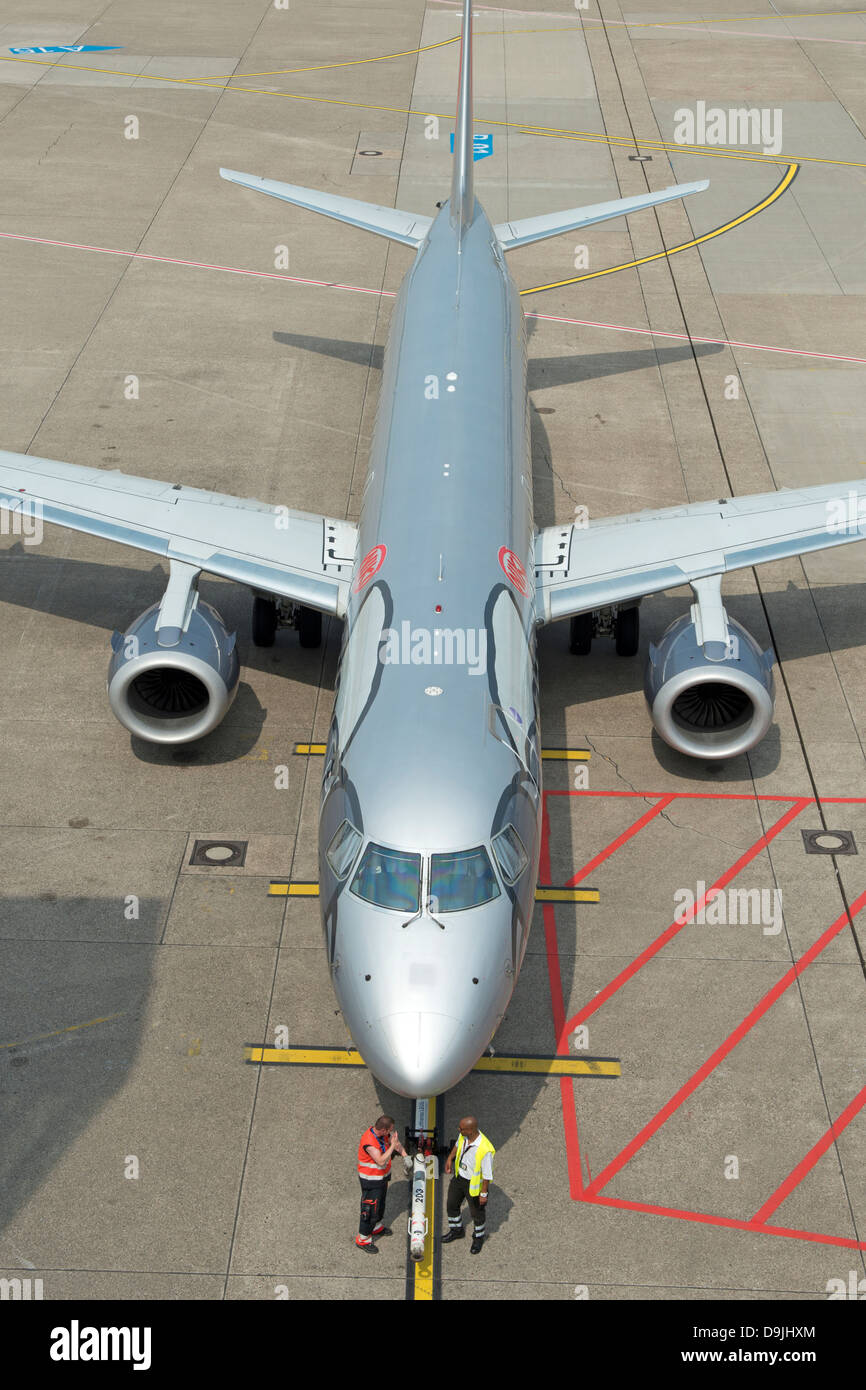 Embraer 190 jet hi-res stock photography and images - Alamy