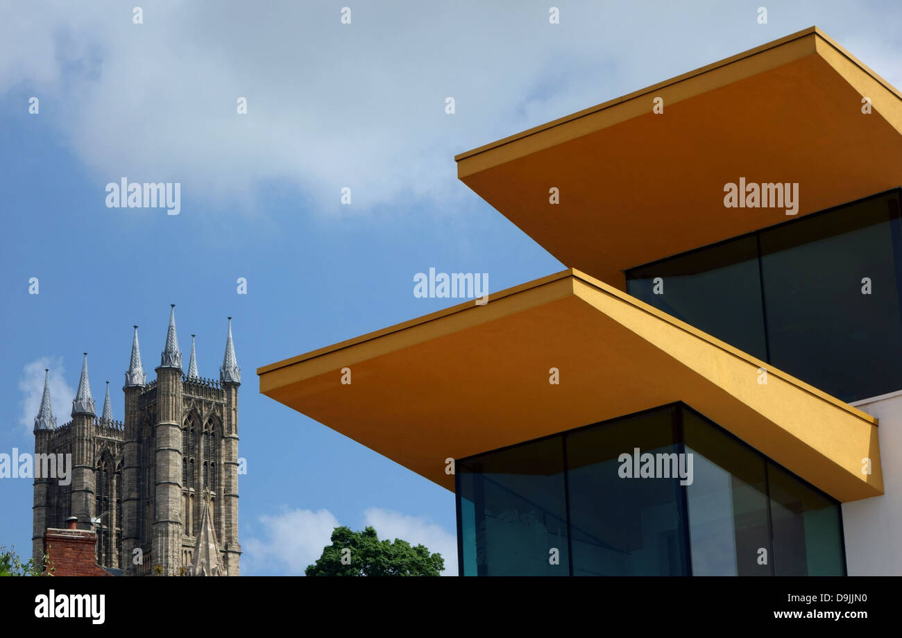 Modern house in Lincoln city centre contrasts with Lincoln Cathedral ...