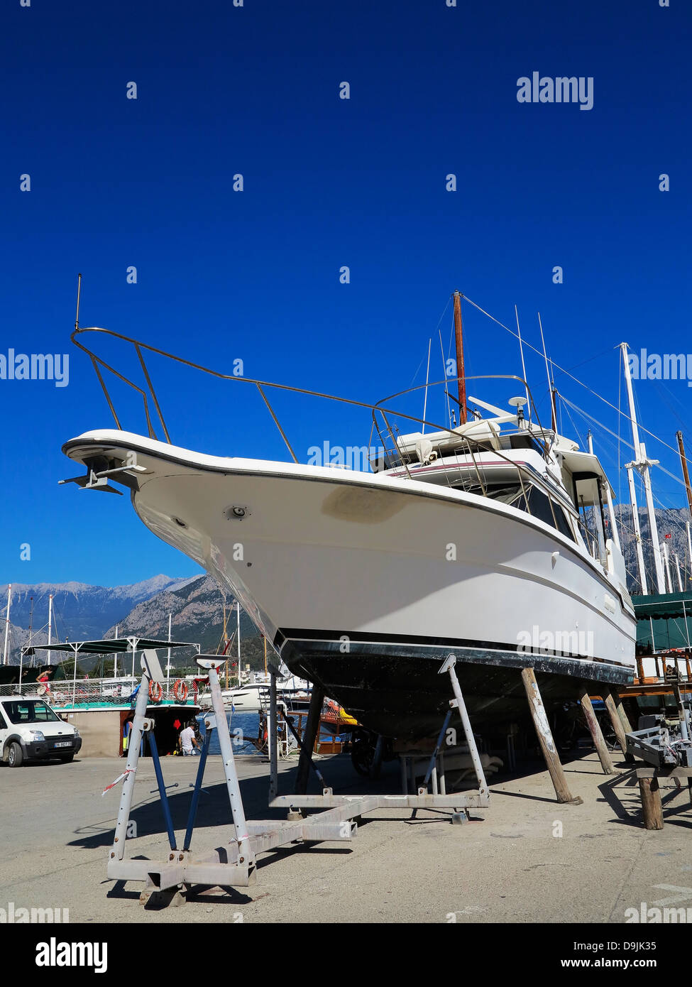 Yacht keel hi-res stock photography and images - Alamy