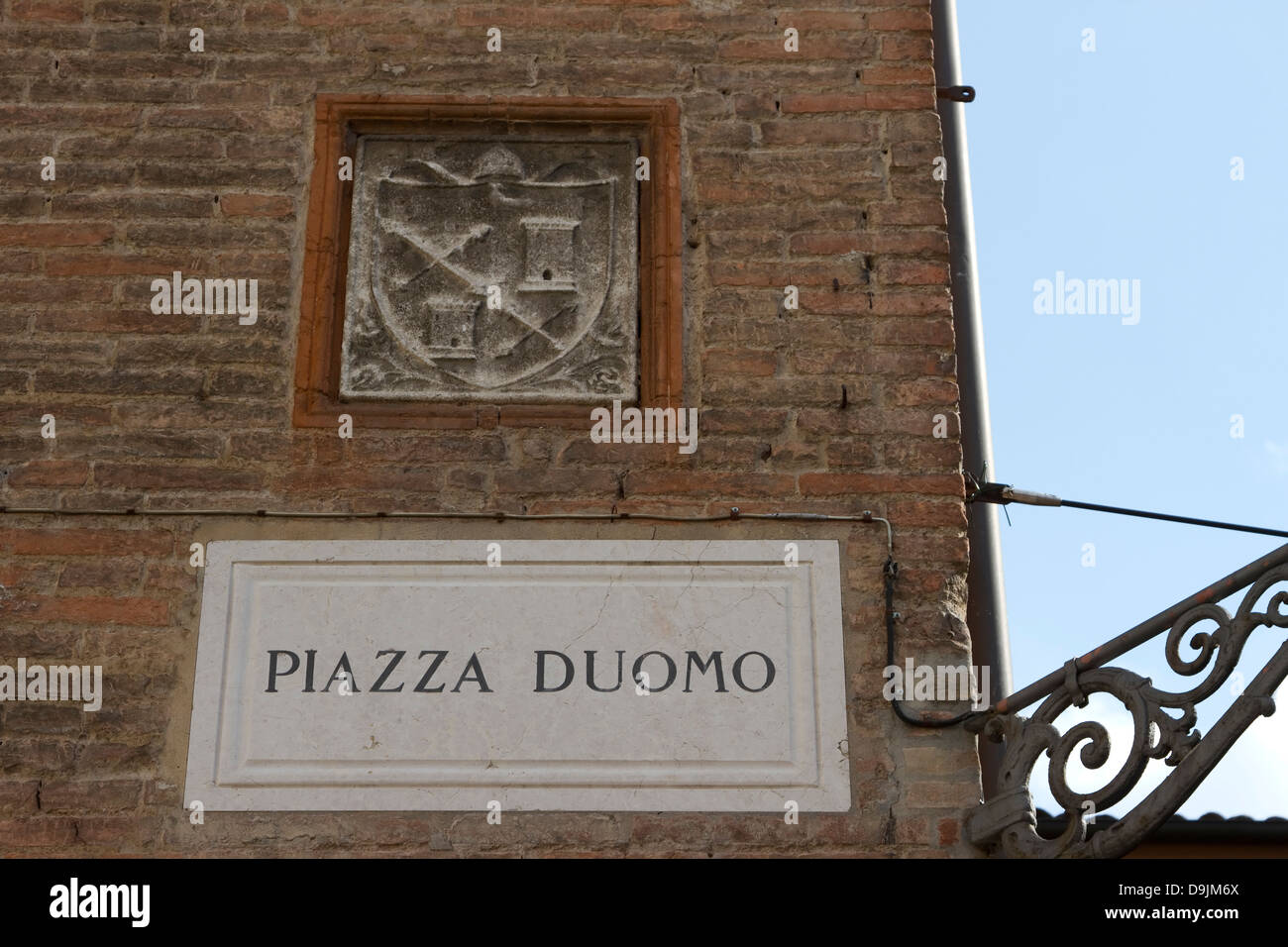 A street sign for Piazza Duomo, Modena, Emilia-Romagna, Italy Stock ...
