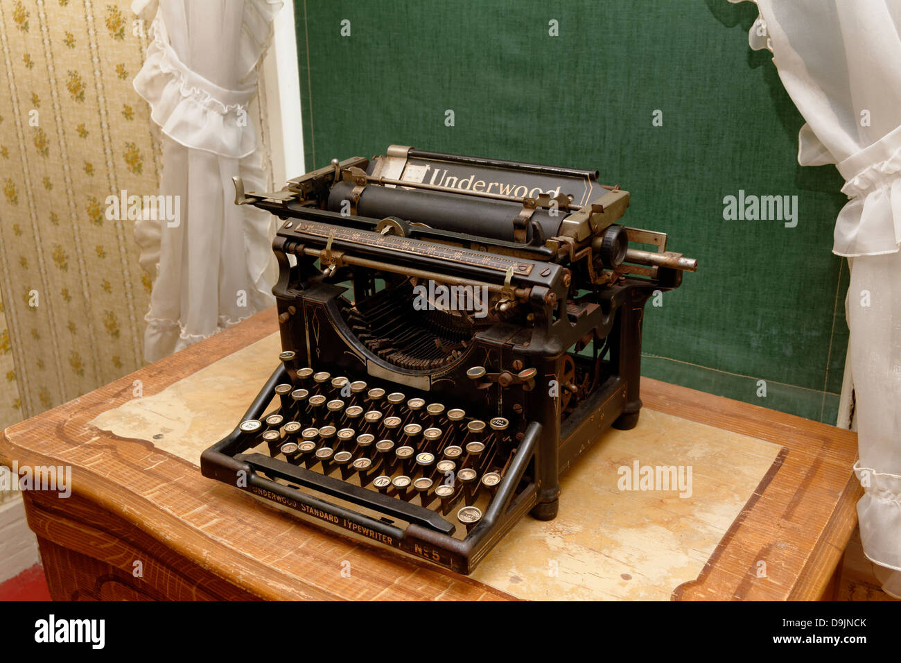 Underwood number 5 typewriter manufactured starting in 1901 Stock Photo ...