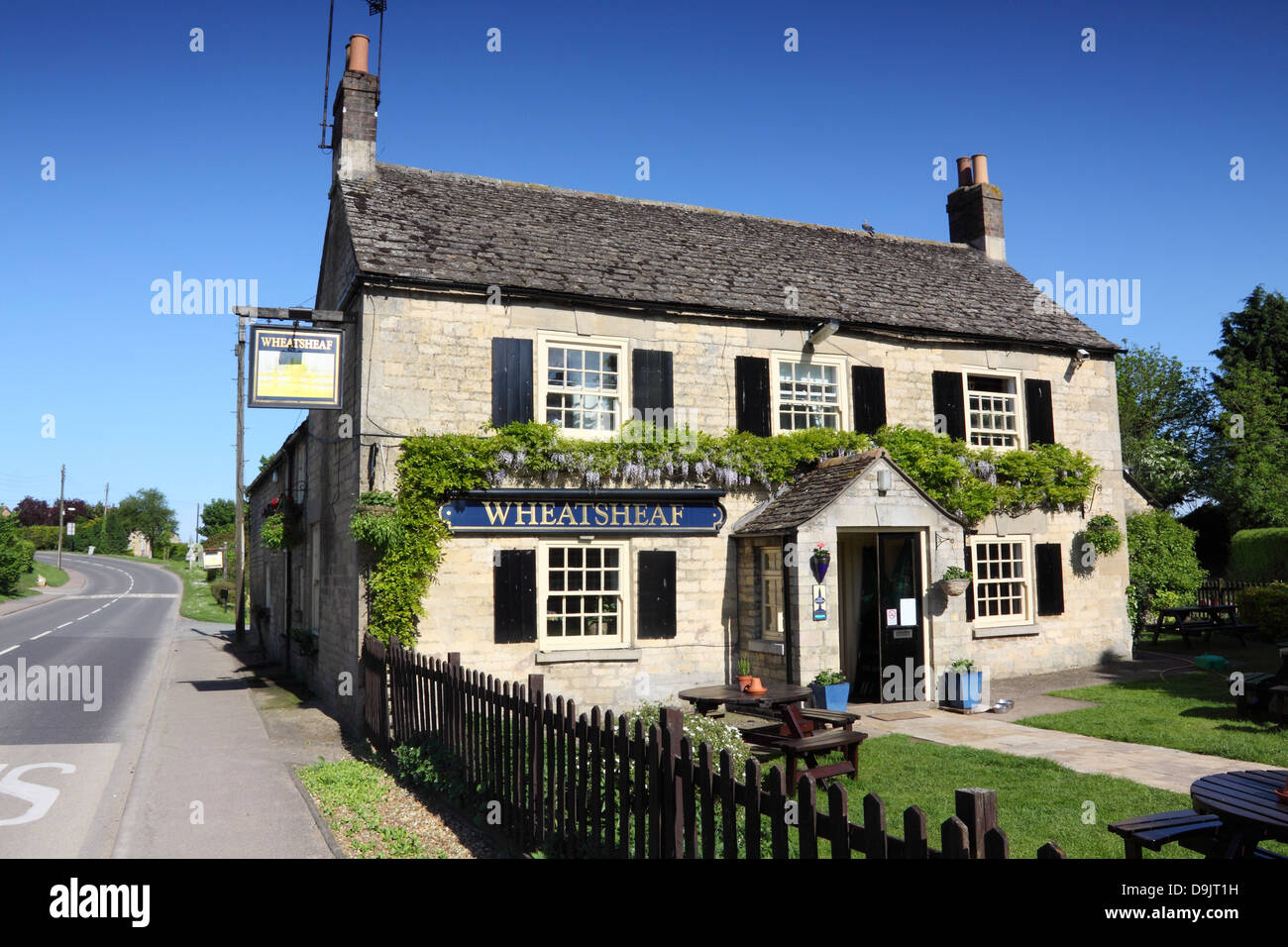 The wheatsheaf pub greetham hi-res stock photography and images - Alamy