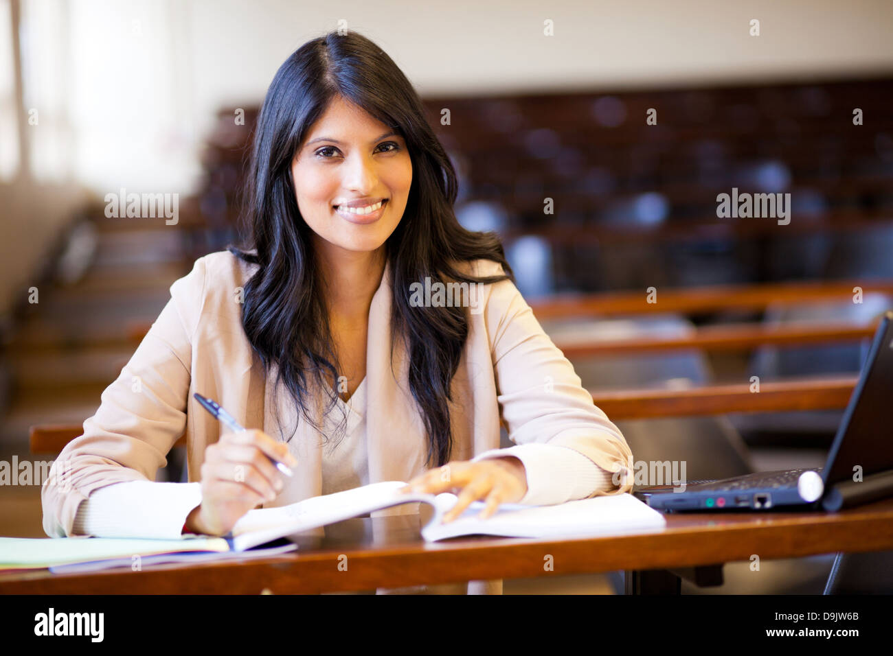 Indian college girl lecture hall hi-res stock photography and images ...