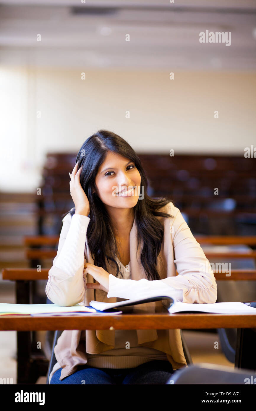 Indian college girl lecture hall hi-res stock photography and images ...