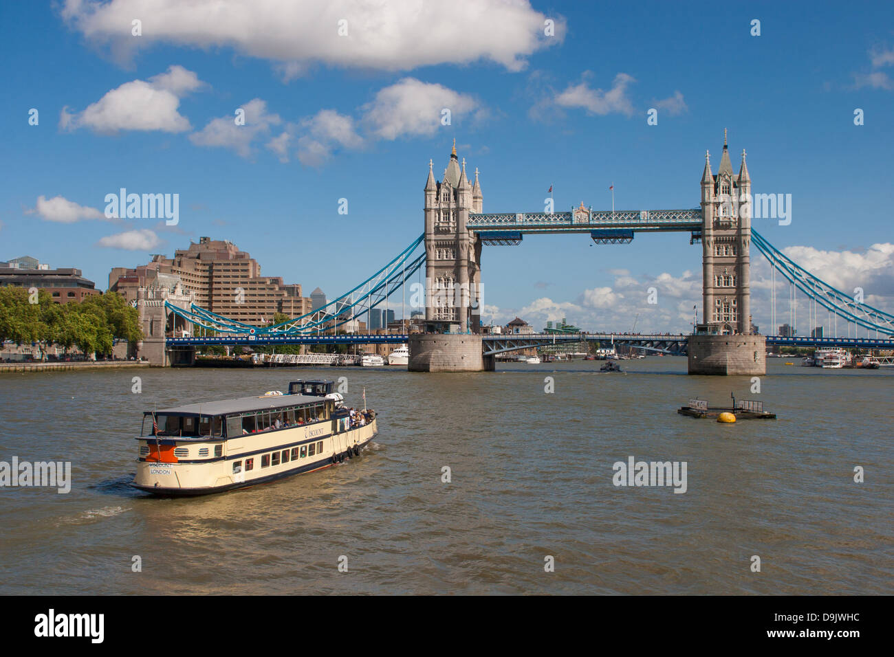 Tower bridge london boat hi-res stock photography and images - Alamy