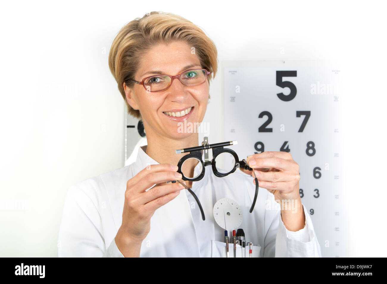 Lasers testing hi-res stock photography and images - Alamy