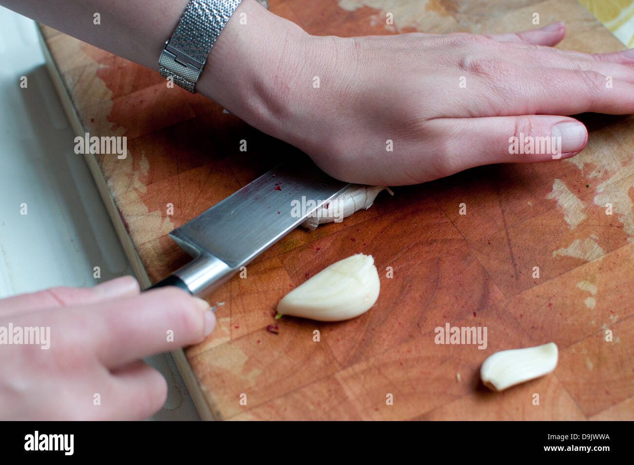 garlic being squashed and peeled Stock Photo - Alamy