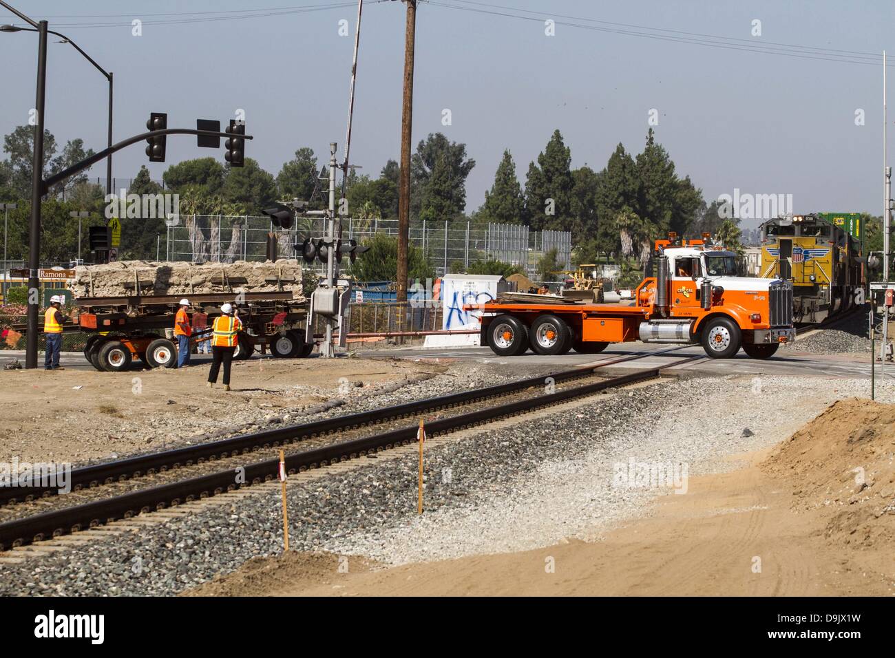 June 20, 2013 - Los Angeles, California, U.S - A 20-foot, 30,000-pound ...