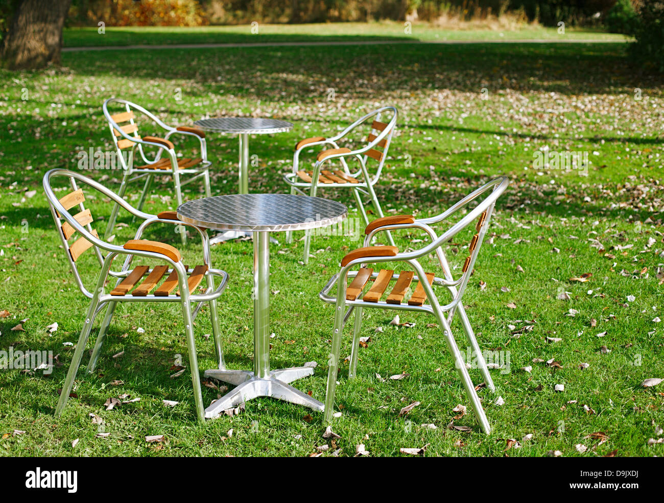 Small green metal park table hi-res stock photography and images - Alamy
