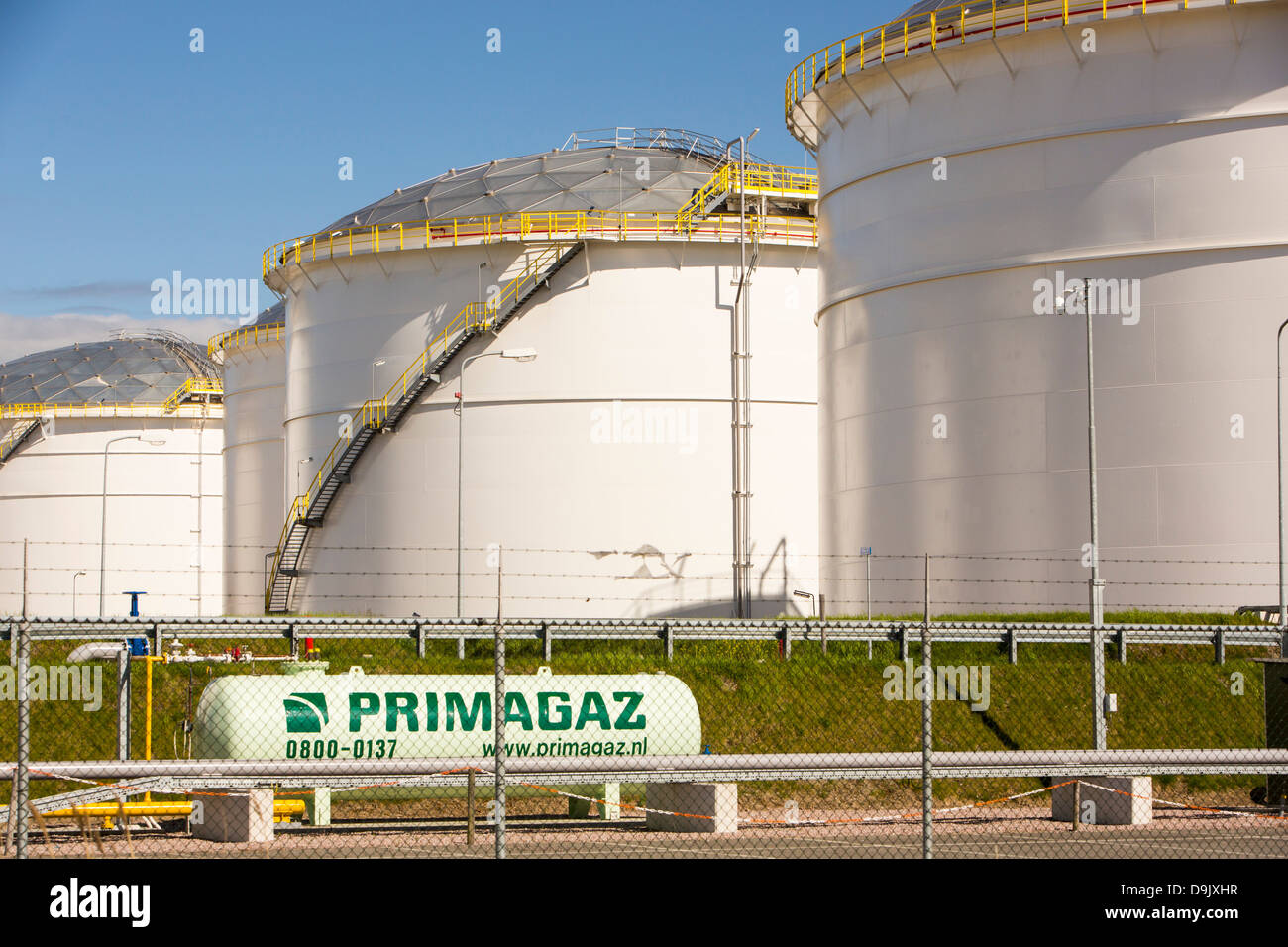 Dockside storage hi-res stock photography and images - Alamy