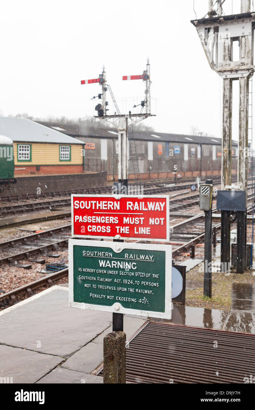 Southern railway signs on bluebell hi-res stock photography and images ...