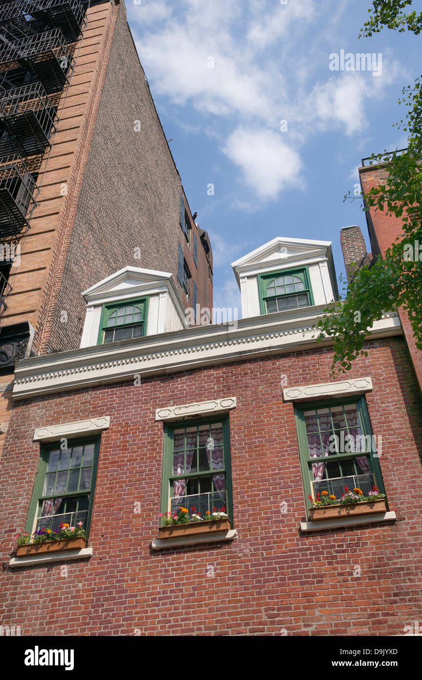 Federal style house on West Broadway in New York City Stock Photo - Alamy