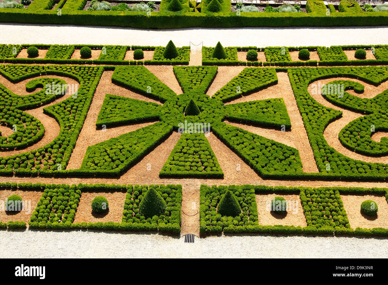 Patterned garden of castle grounds hi-res stock photography and images ...