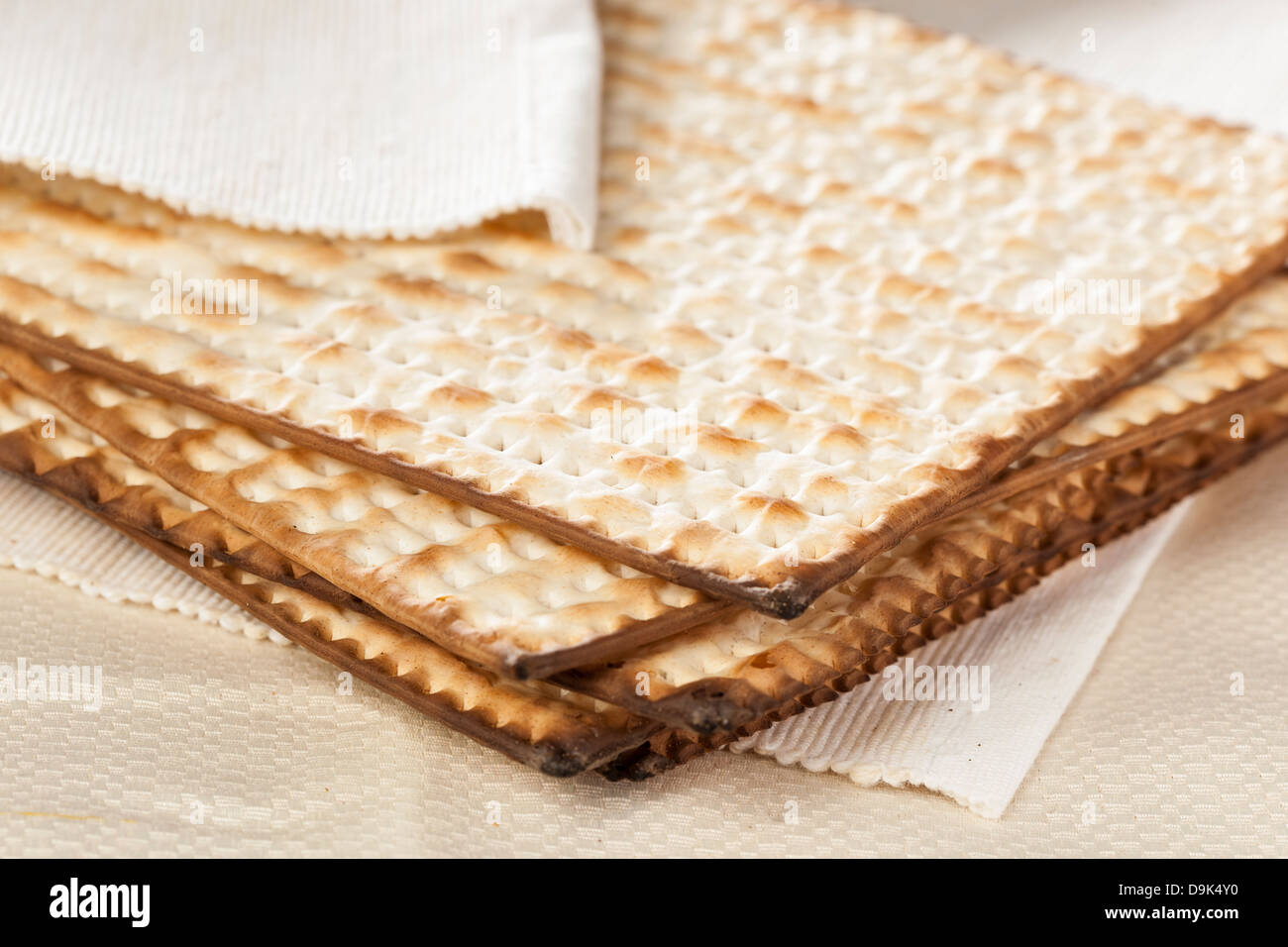 Matzo crackers hi-res stock photography and images - Alamy